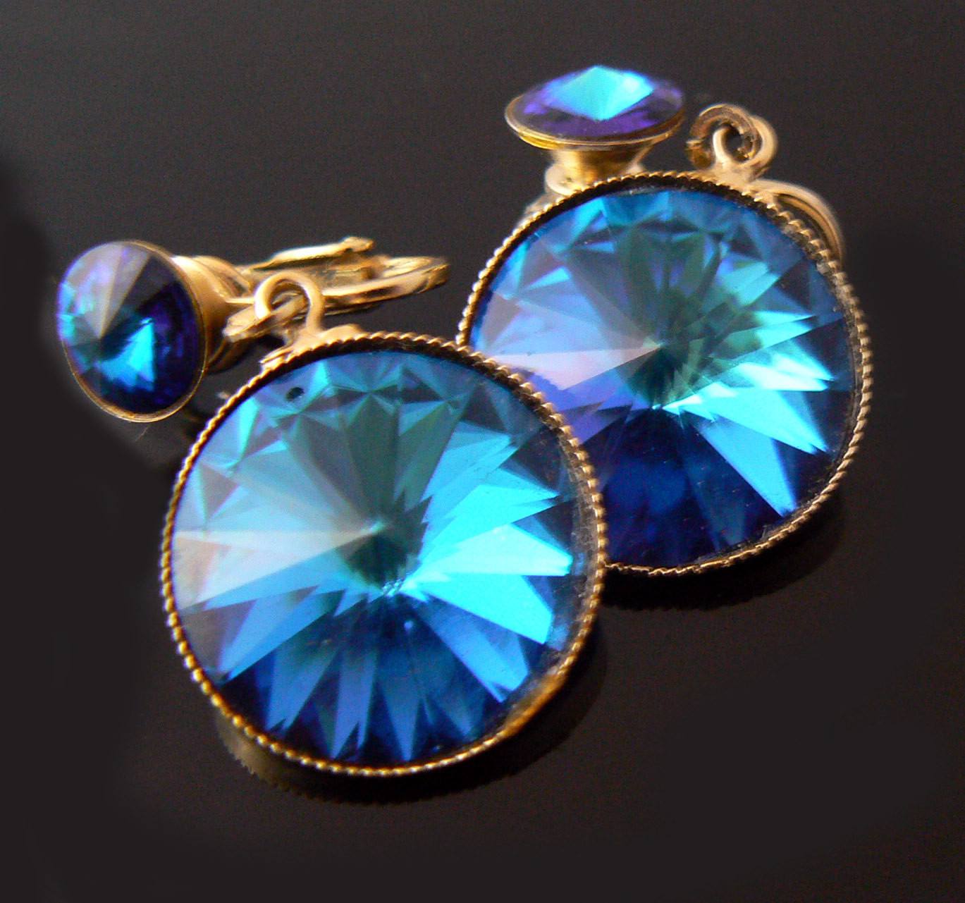 Vintage Blue Rivoli Clip On Earrings - Vintage Lane Jewelry