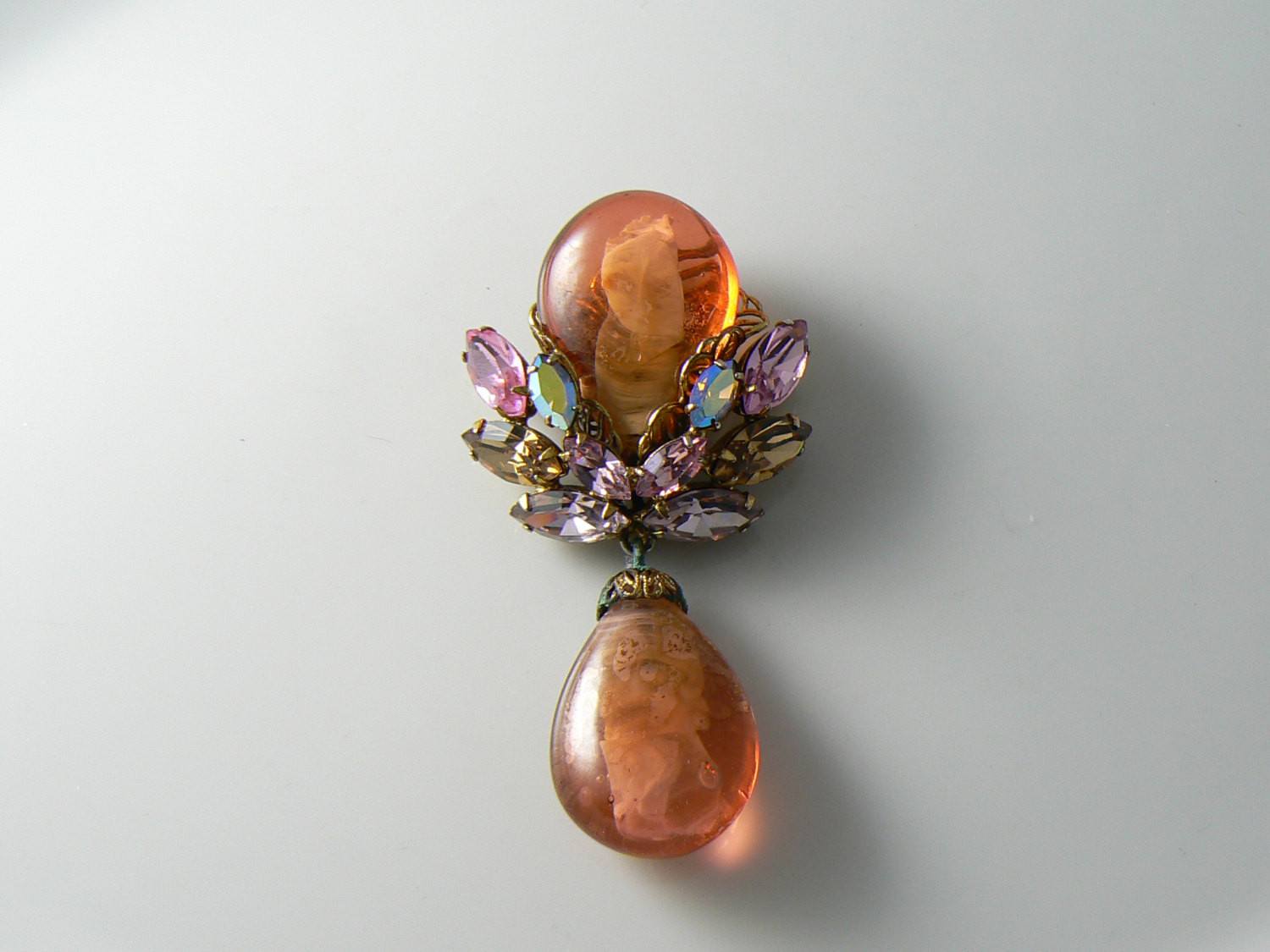 Stunning Vintage Regency Peach Glass Brooch - Vintage Lane Jewelry