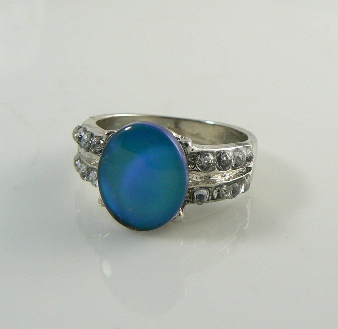Retro Mood Ring with Rhinestones
